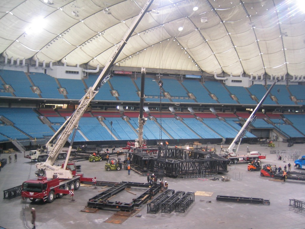 U2's 360 Tour Stage Set-Up - All Things Cranes