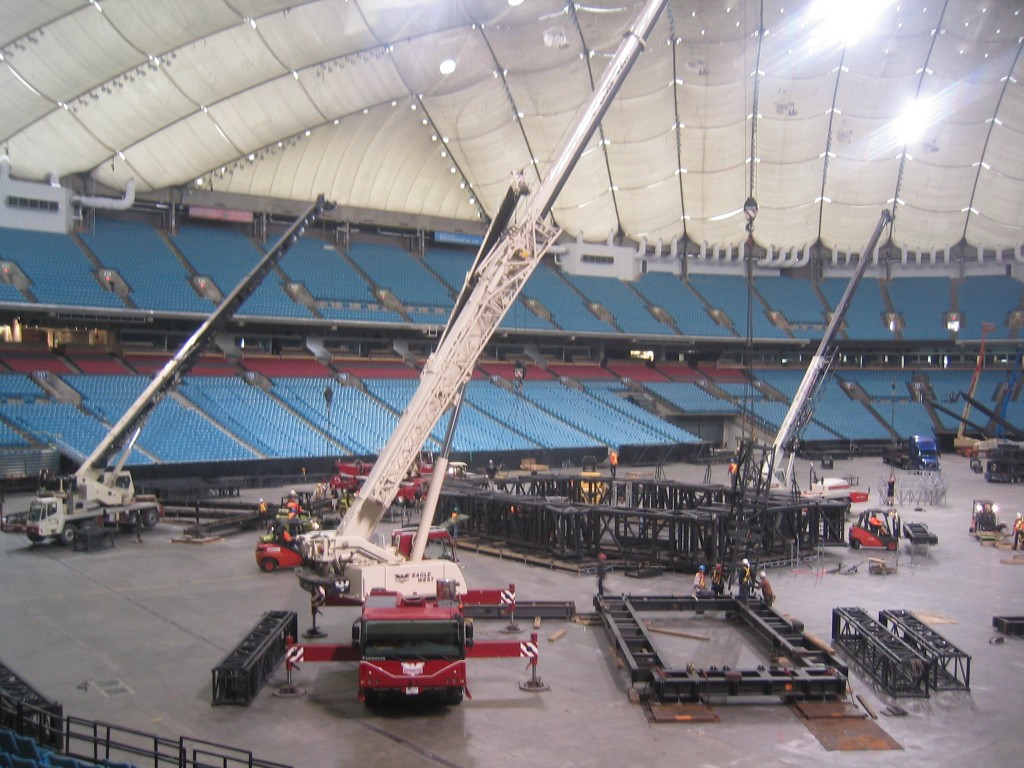 U2's 360 Tour Stage Set-Up - All Things Cranes