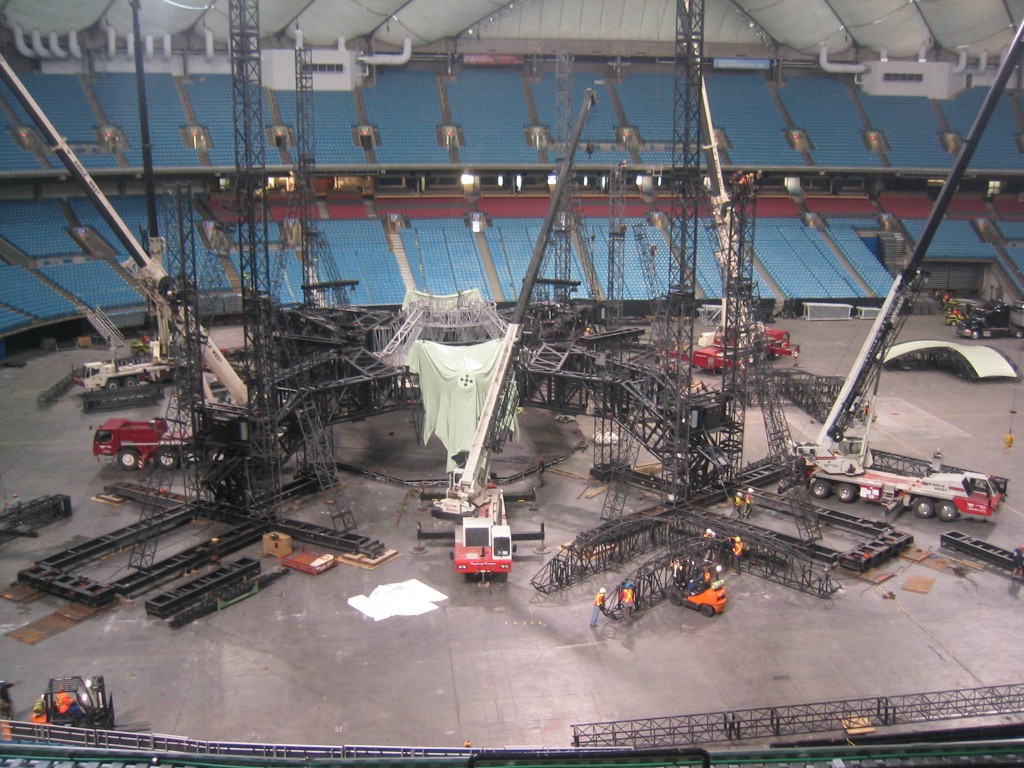 U2's 360 Tour Stage Set-Up - All Things Cranes