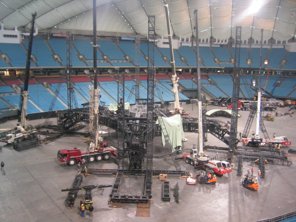 U2's 360 Tour Stage Set-Up - All Things Cranes